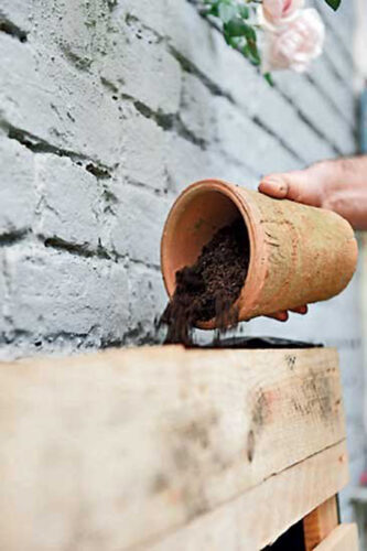 How to Make a Vertical Pallet Planter for a Vegetable and Herb Garden ...